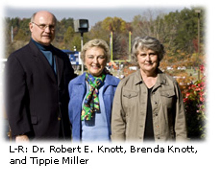 Chiefs Club Honors Dr.and Mrs. Knott | Catawba College